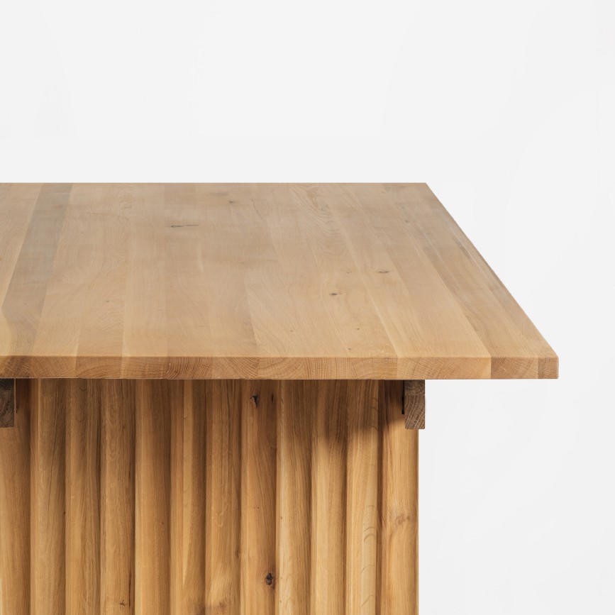 Solid-Wood Dining Table with Fluted Legs | Homeblend
