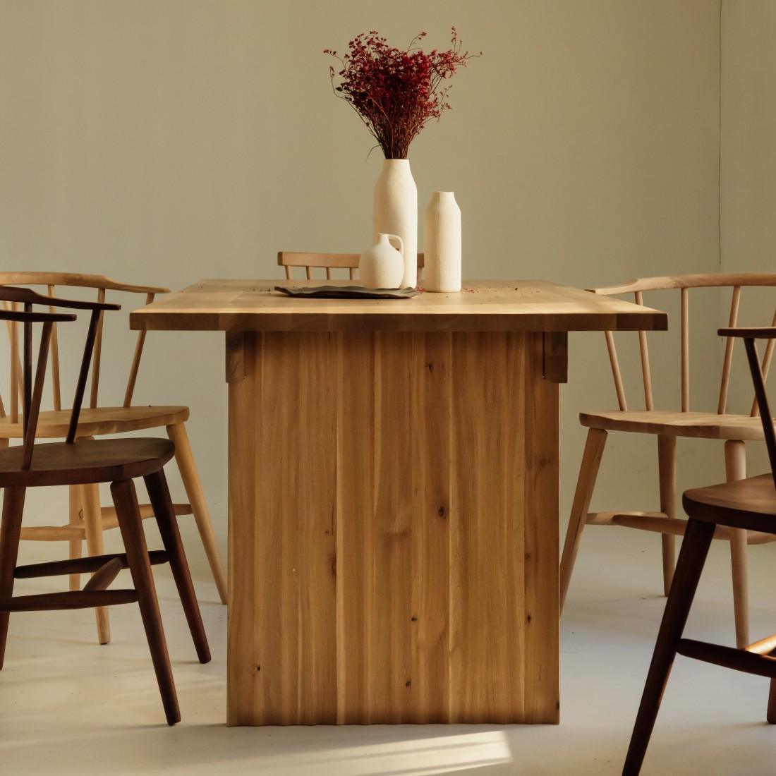 Solid-Wood Dining Table with Fluted Legs | Homeblend